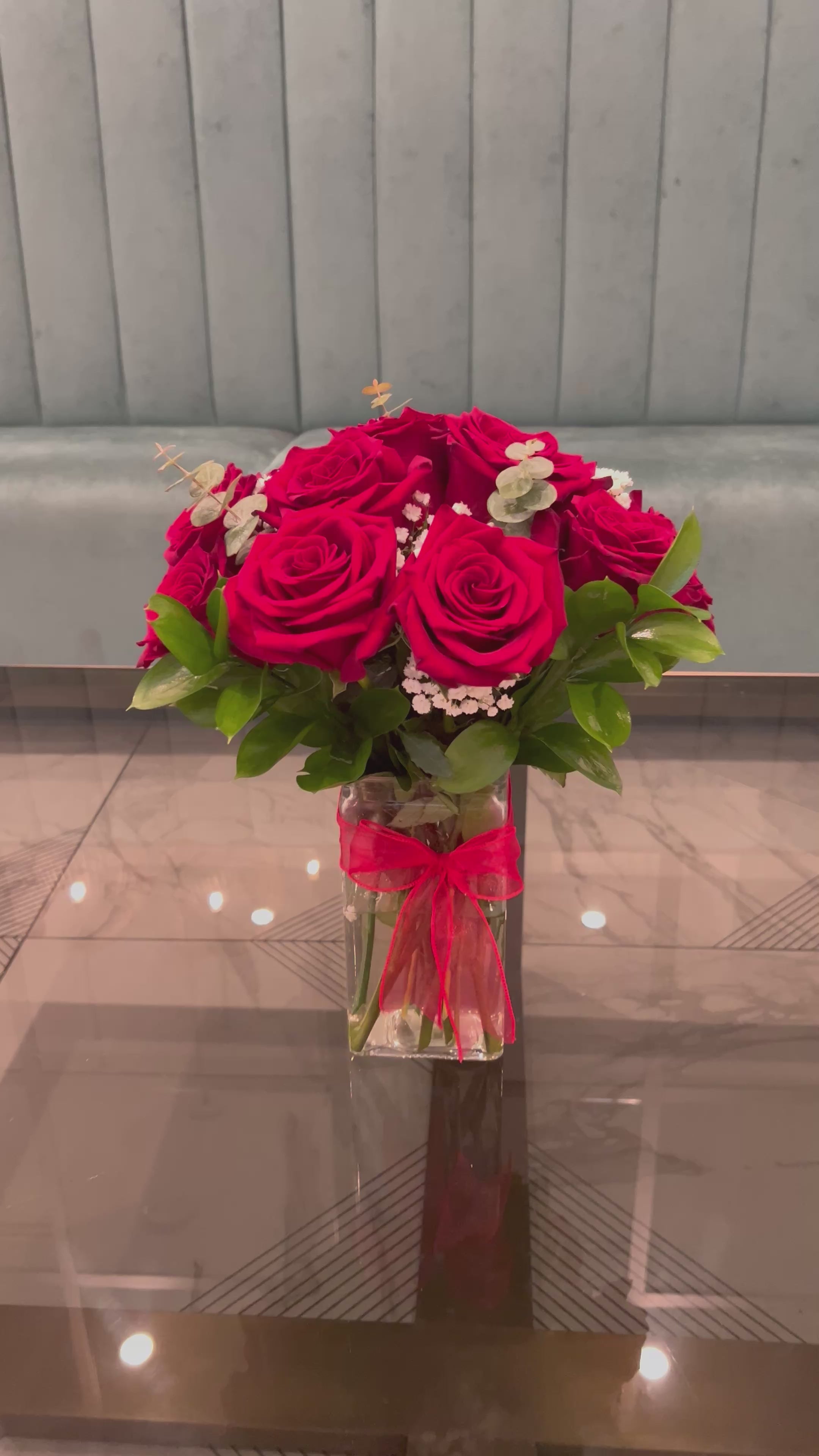 1 Dozen roses in Vase – Heaven Flowers Miami